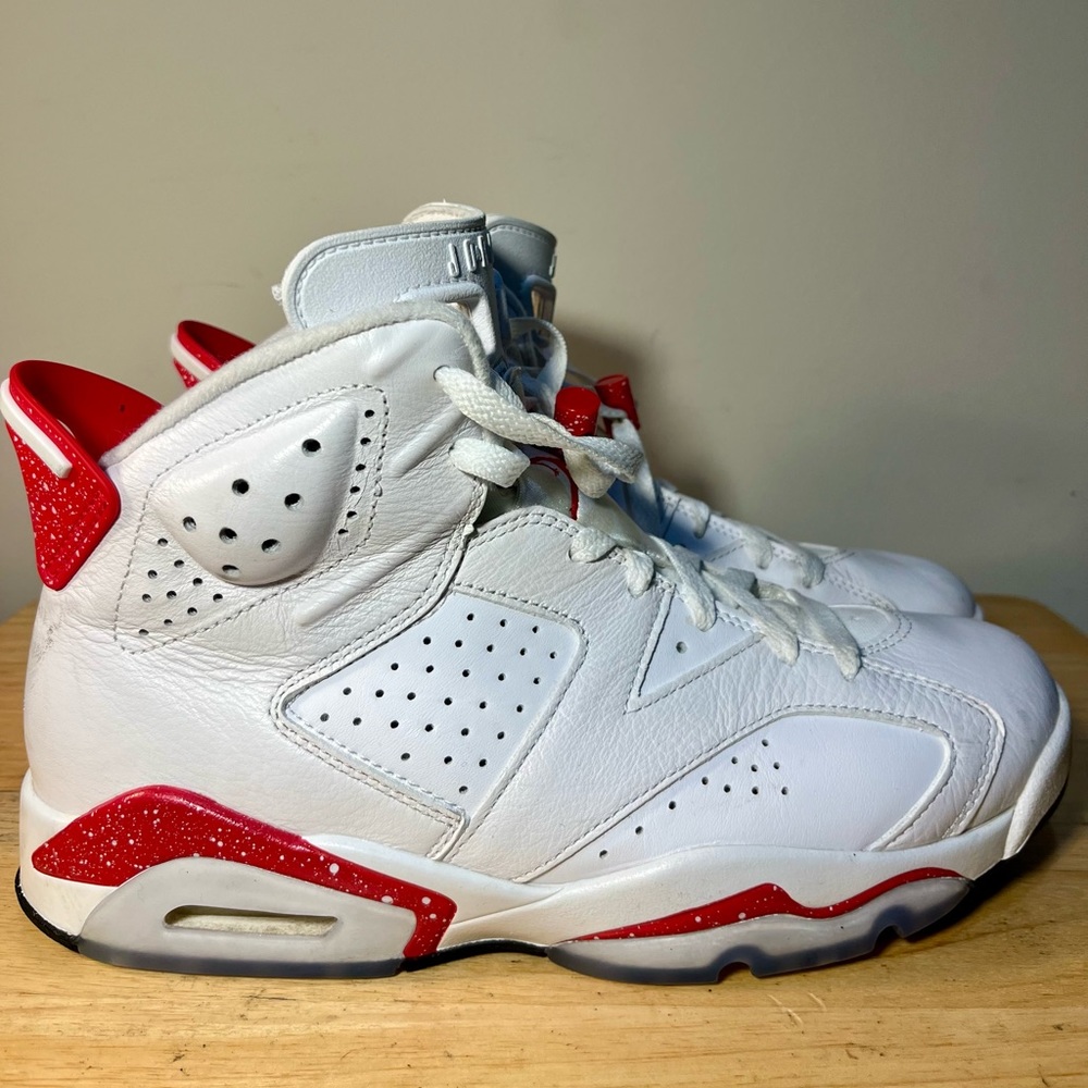 Jordan 6 Retro "Red Oreo" - Gem
